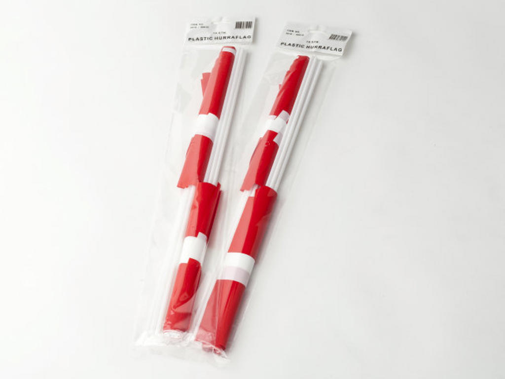 Buy Plastic flag on stick 10pcs at Karl Lund Papir Engros